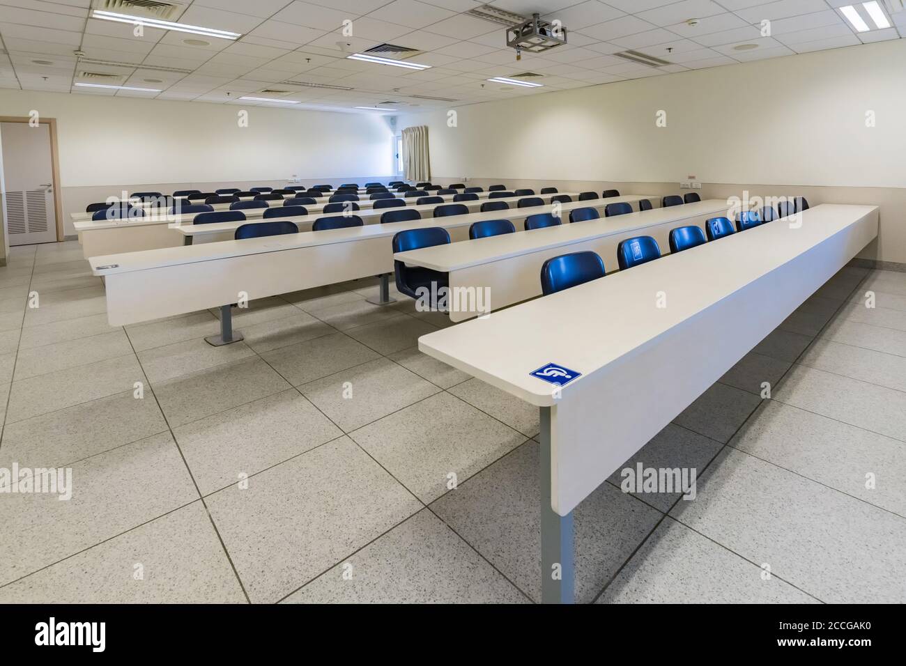 Eye-level shot of an empty university classroom Stock Photo - Alamy
