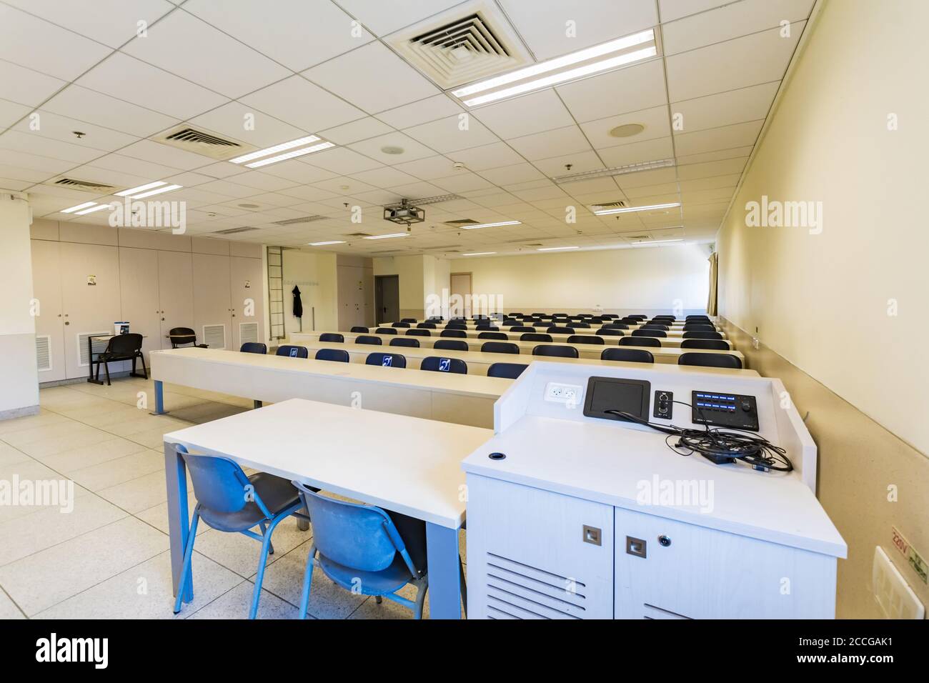 Eye level learning hi-res stock photography and images - Alamy