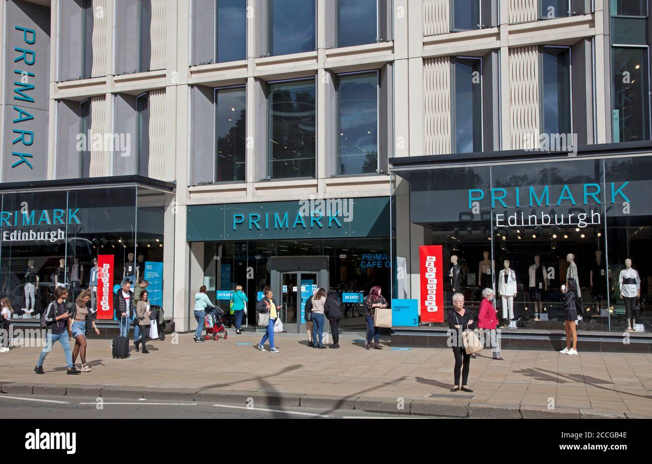 Outside primark hi-res stock photography and images - Alamy
