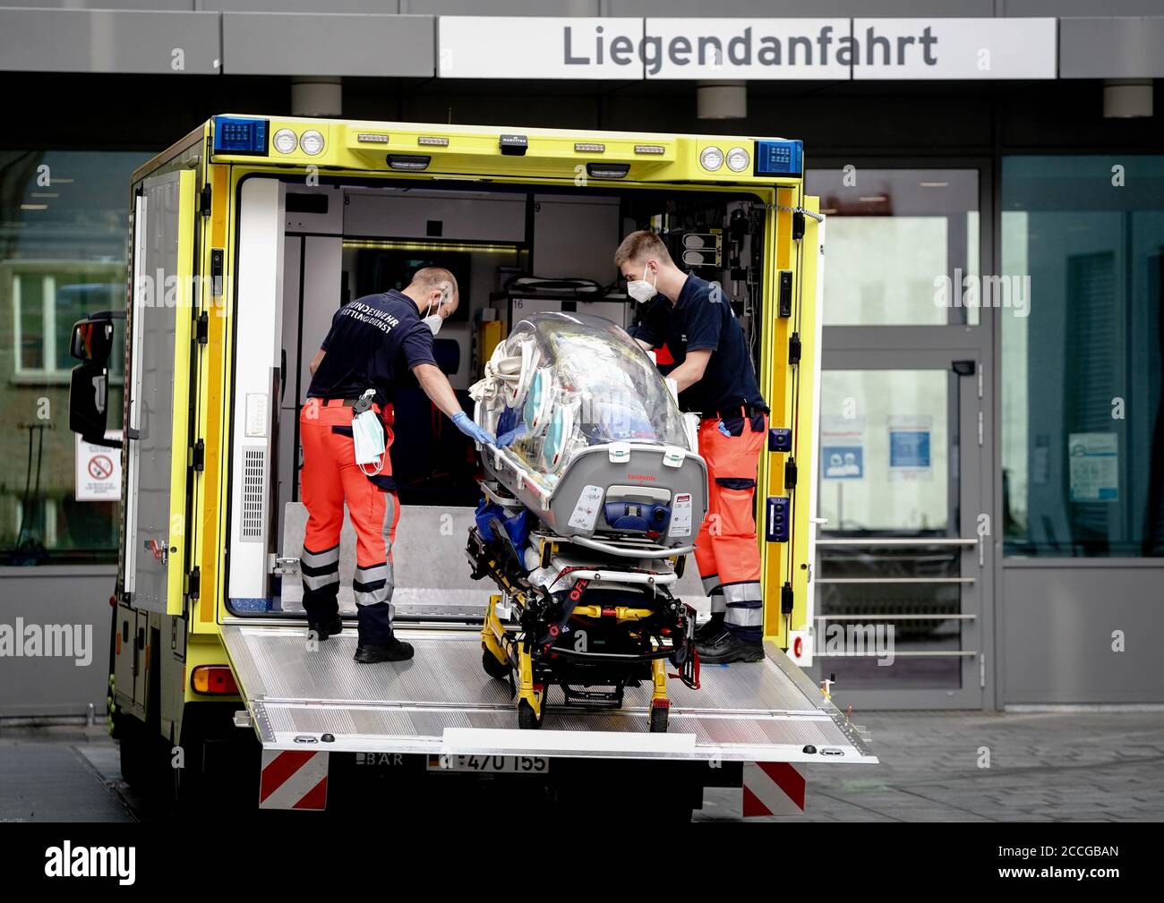 Berlin, Germany. 22nd Aug, 2020. Paramedics from the Bundeswehr rescue ...