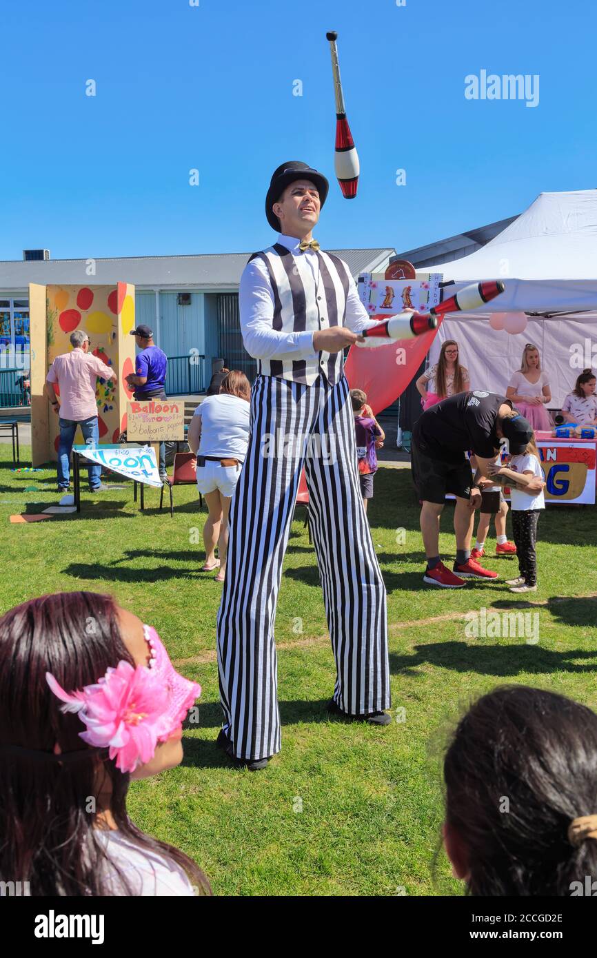 Juggler pin hi-res stock photography and images - Alamy