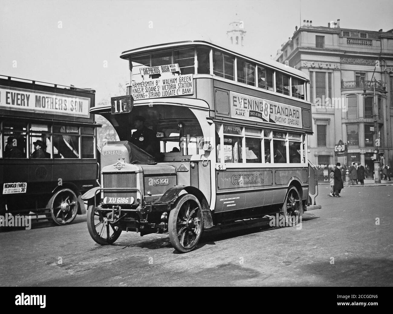 Vintage london bus black and white hi-res stock photography and images ...