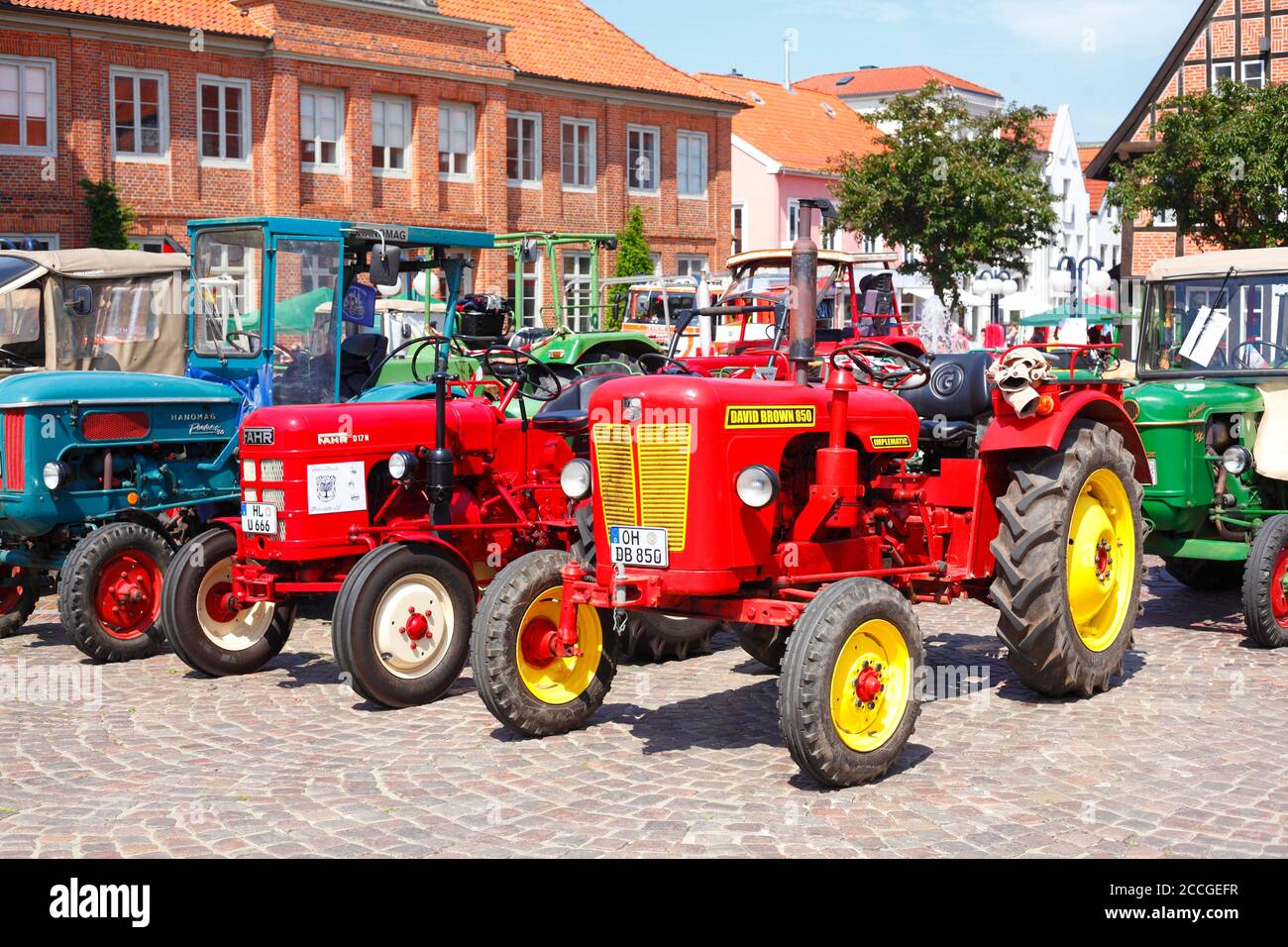 Open air tractor sunday hi-res stock photography and images - Alamy