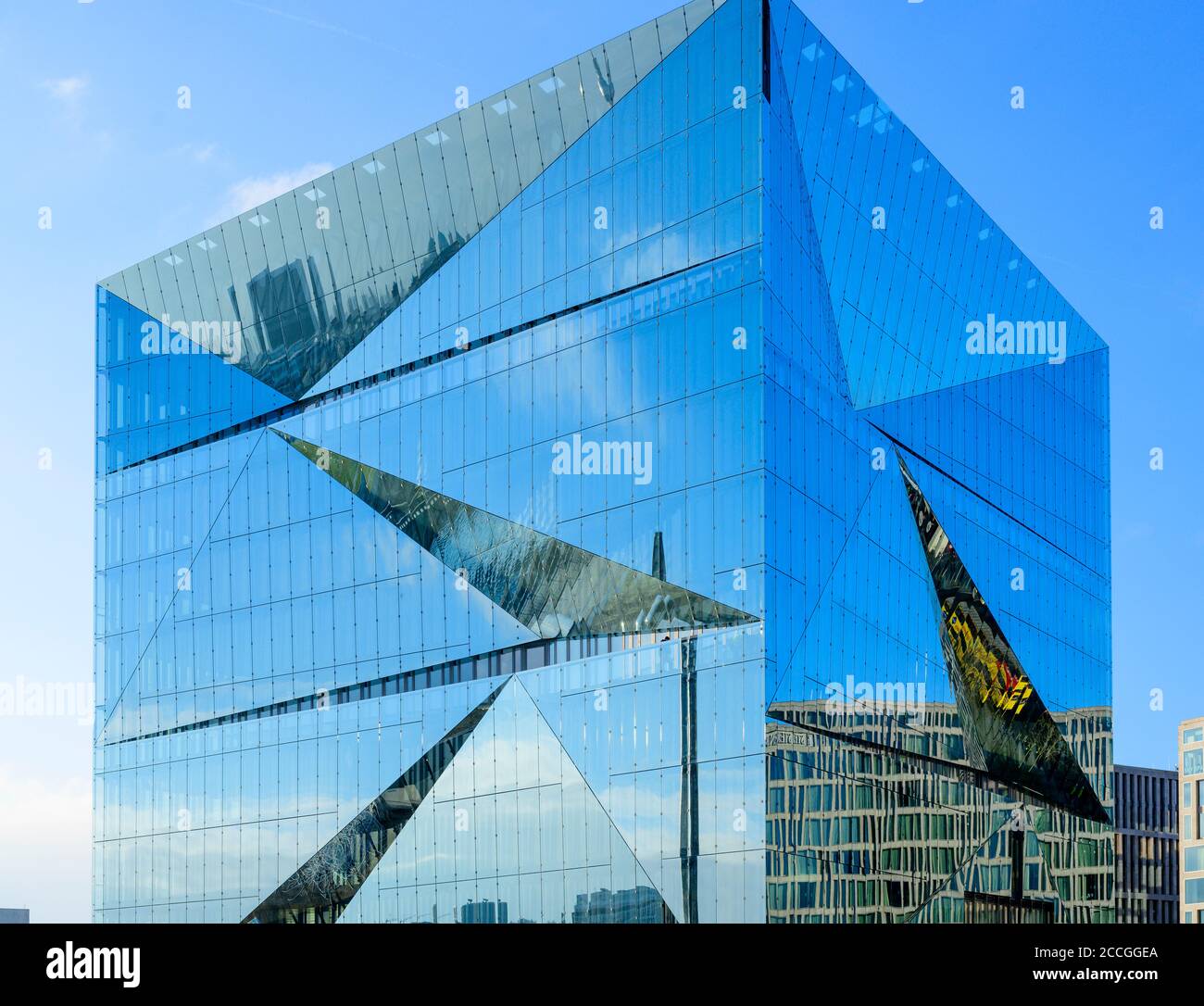 Cube station hi-res stock photography and images - Alamy