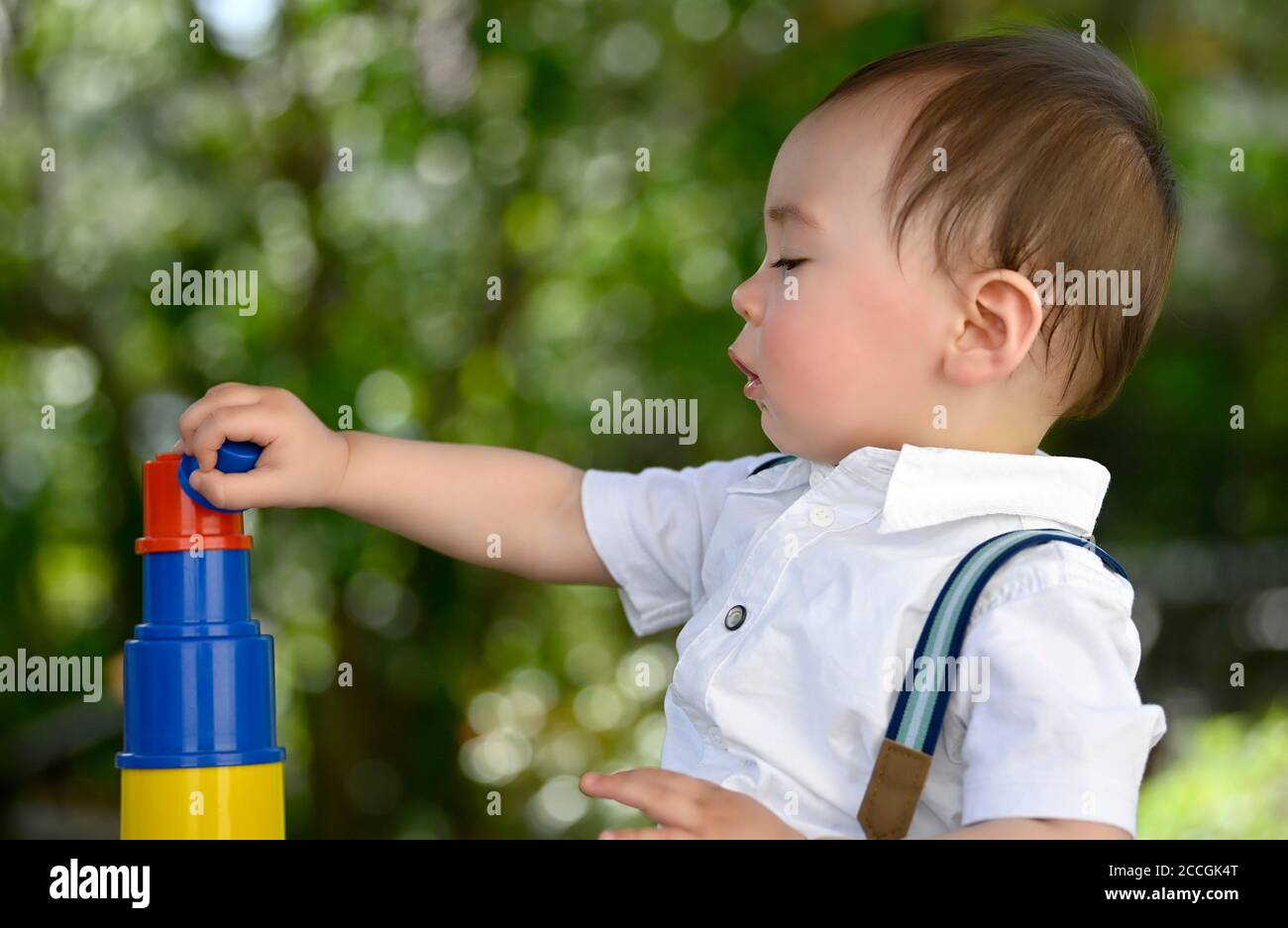 Multiethnic kids playing outside hi-res stock photography and images ...