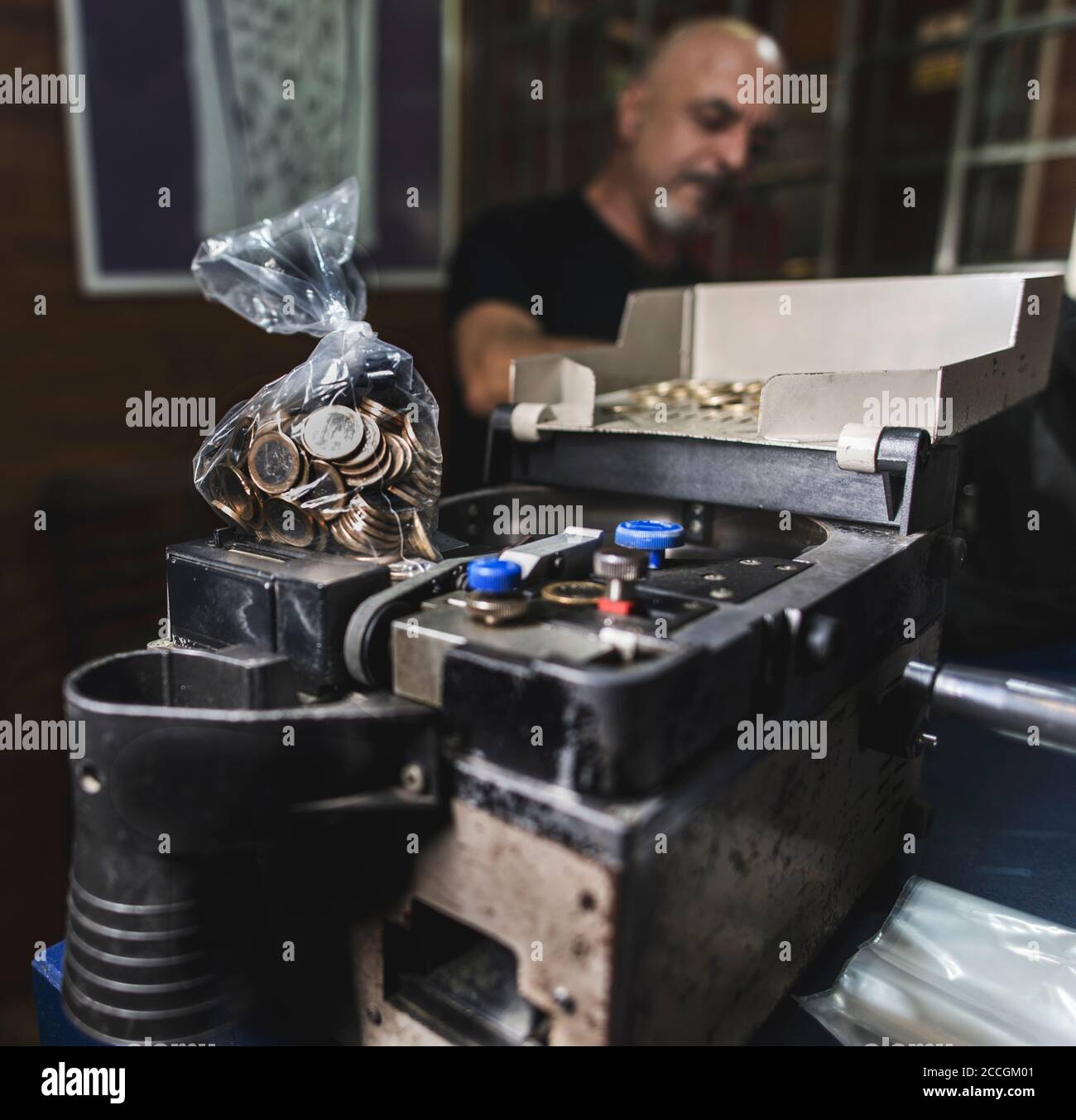 Male middle eastern worker hi-res stock photography and images - Alamy