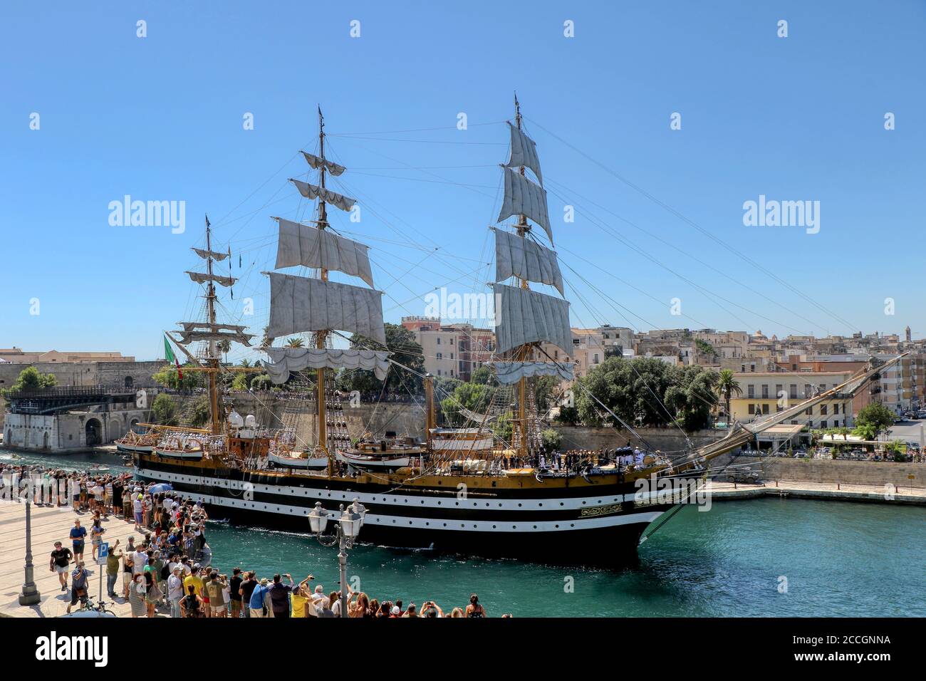 The Amerigo Vespucci training ship of the Italian Navy crosses the ...