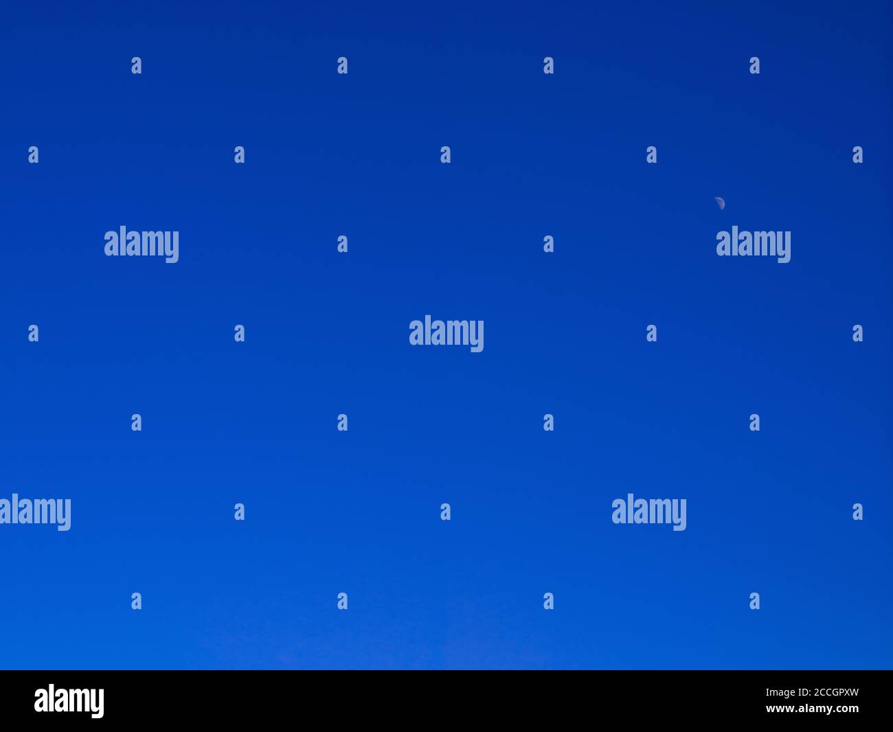 Clear summer sky hi-res stock photography and images - Alamy