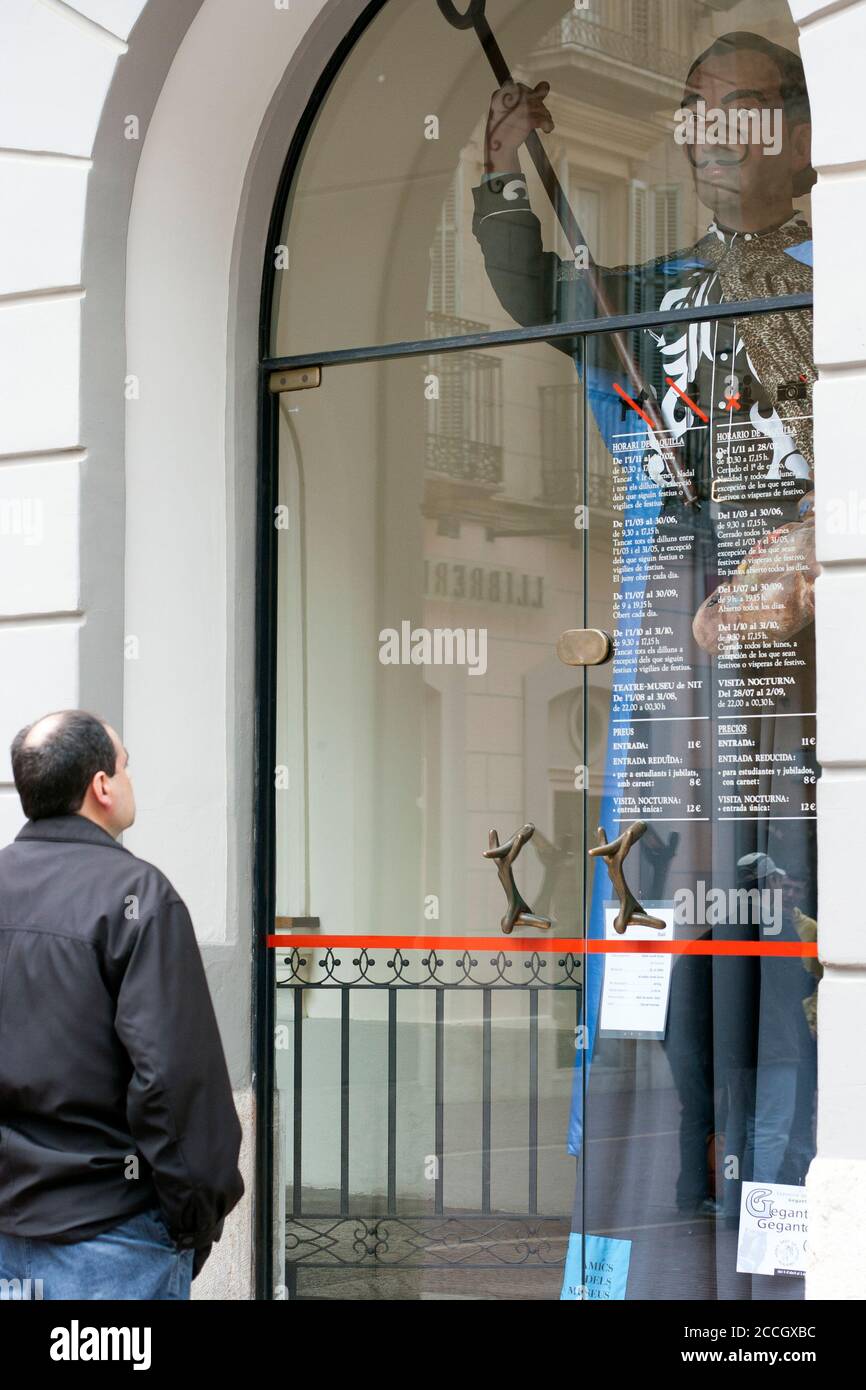 Dali museum figueres entrance hi-res stock photography and images - Alamy