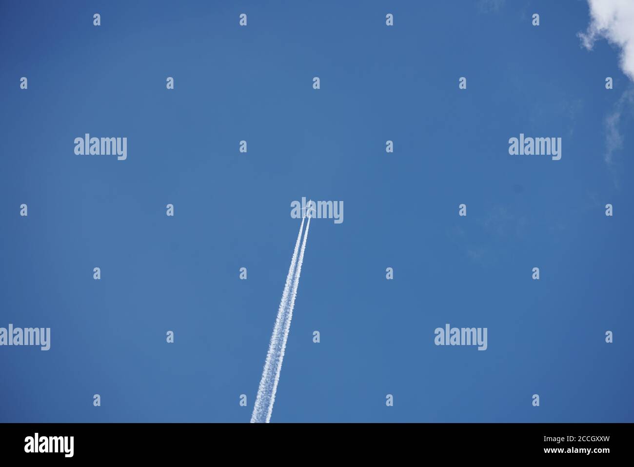 Aircraft wing condensation hi-res stock photography and images - Alamy