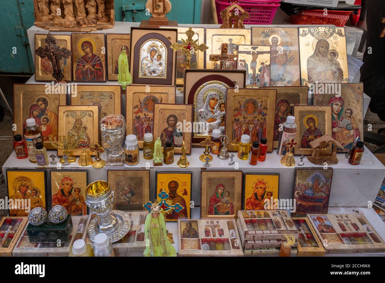 Israel, Jerusalem, Old City, Via Doloroas. Typical vendor stall selling ...