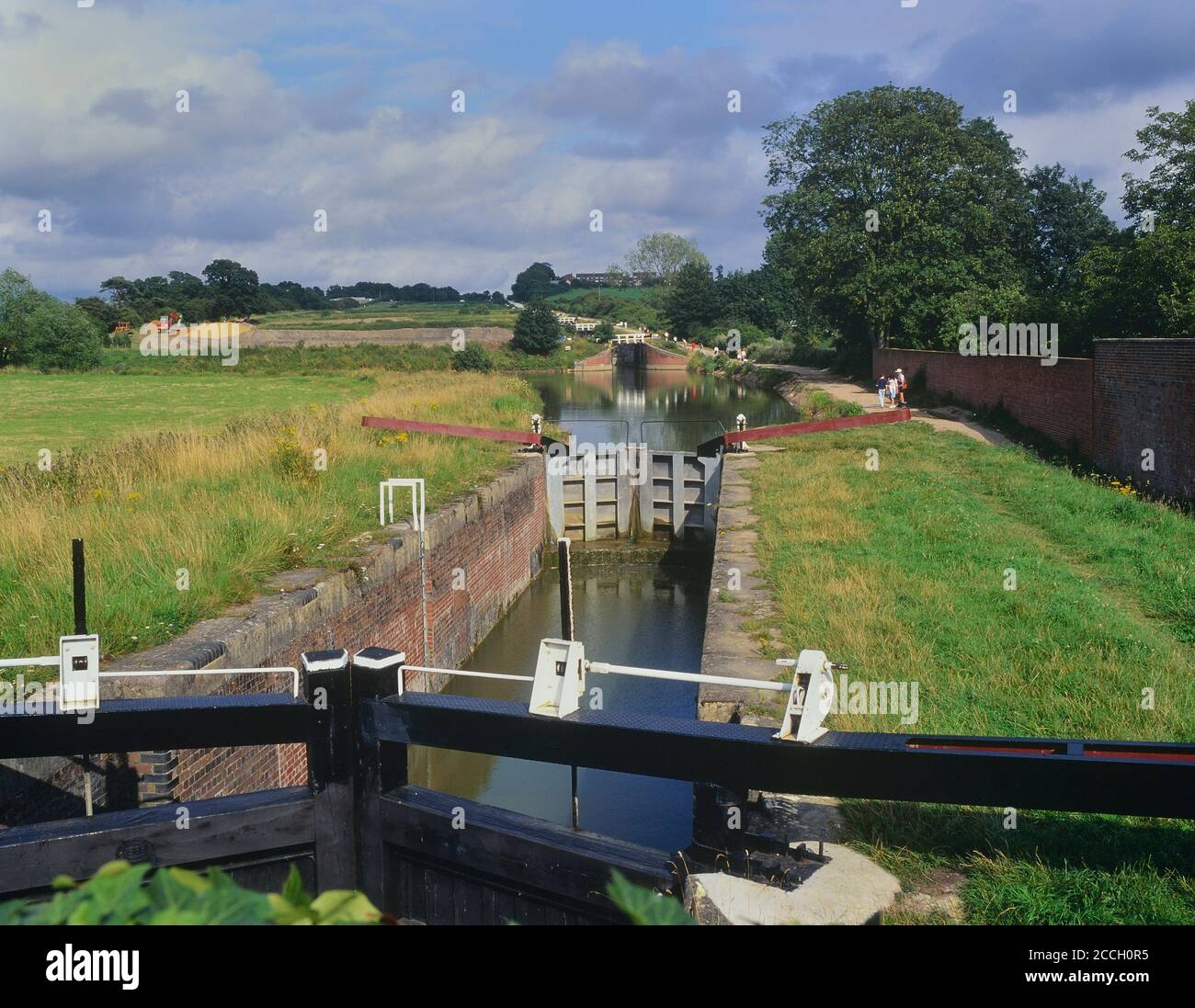Caen Hill canal locks on the Kennet & Avon Canal. Wiltshire, England ...