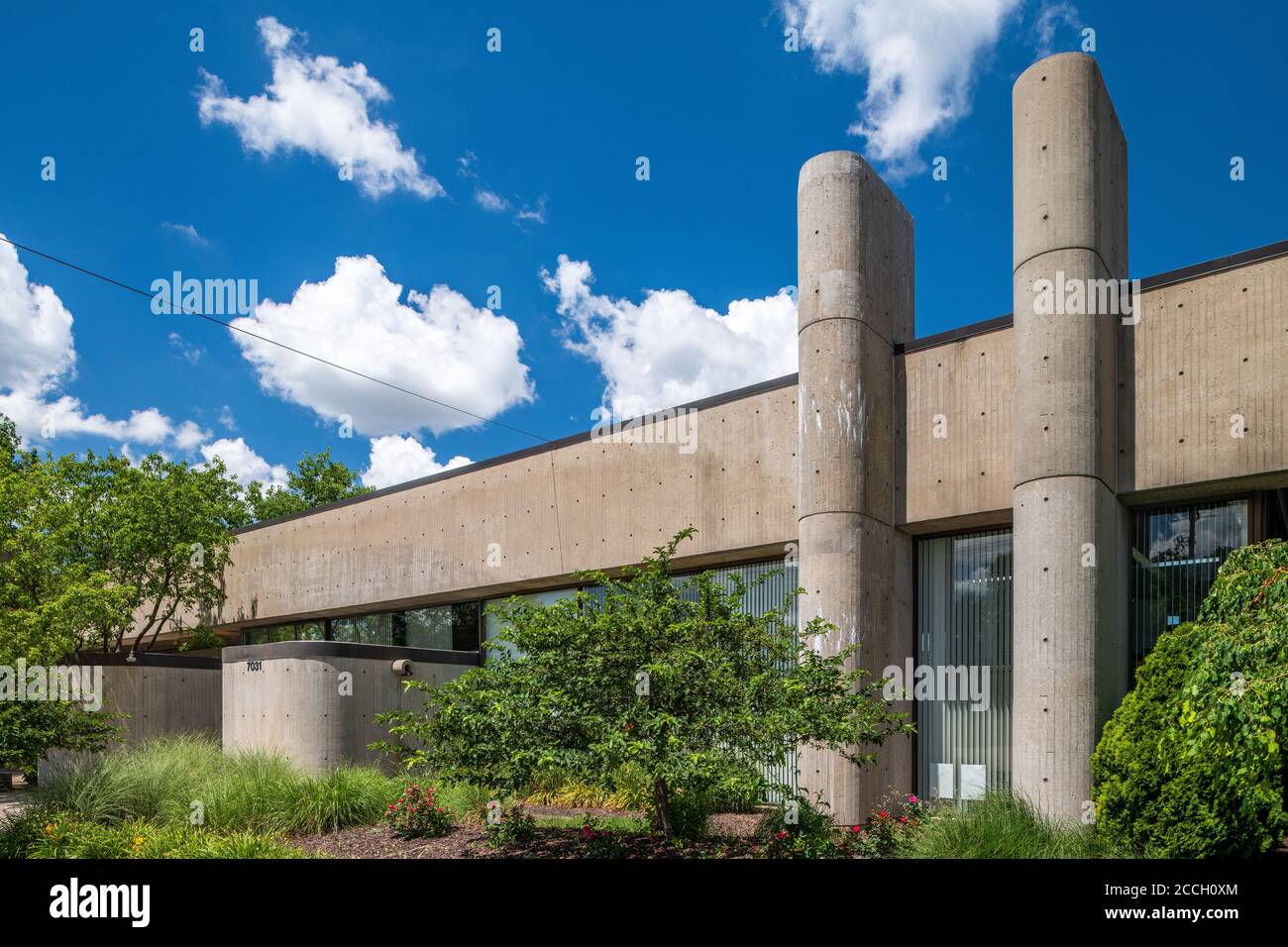 1970s concrete office building hi-res stock photography and images - Alamy
