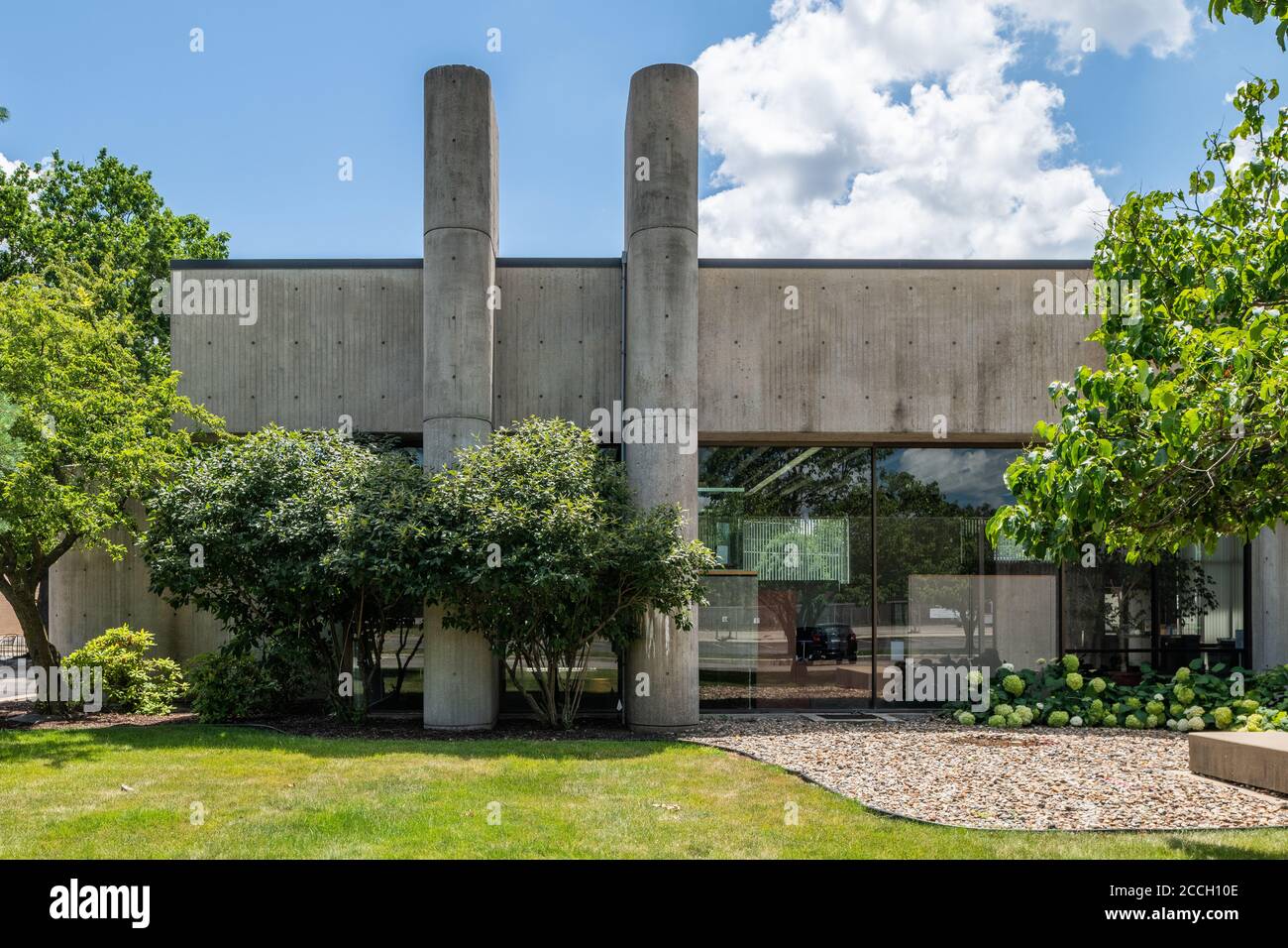 1970s brutalist bank building Stock Photo - Alamy