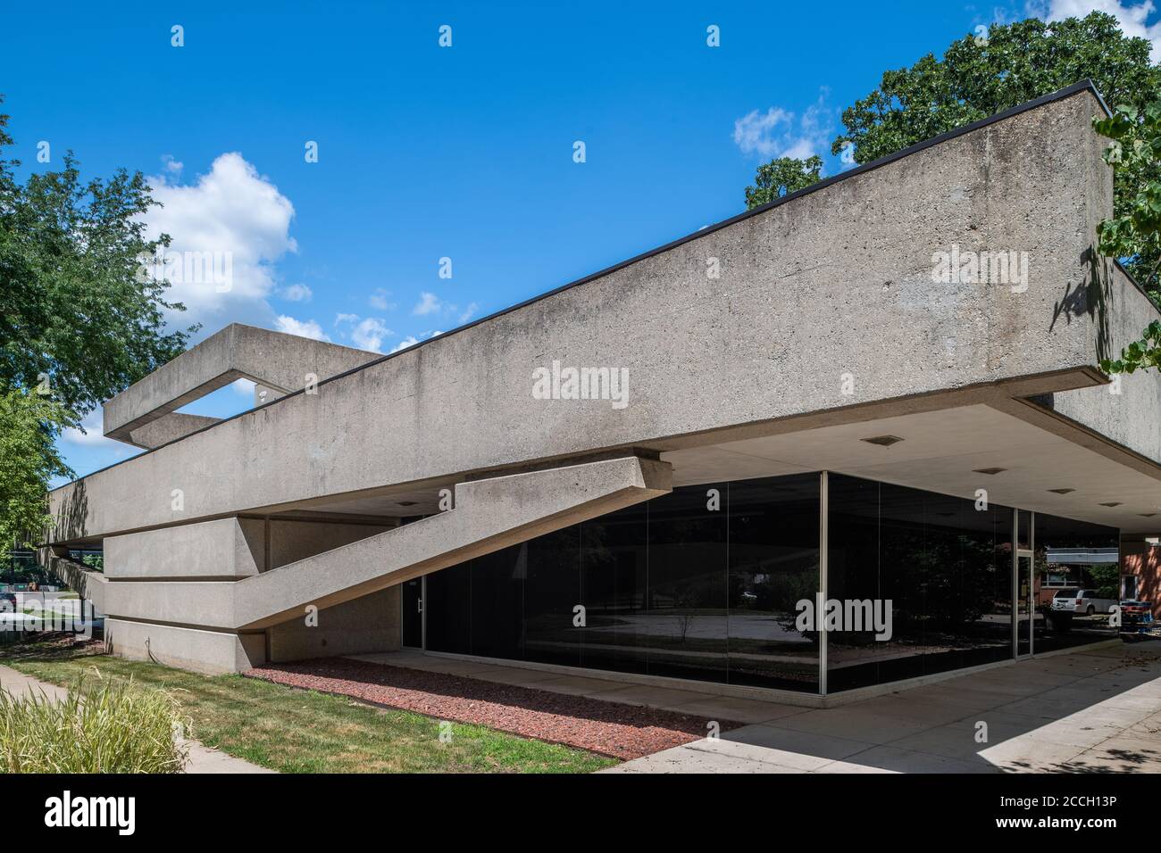 Modern administration building Stock Photo - Alamy