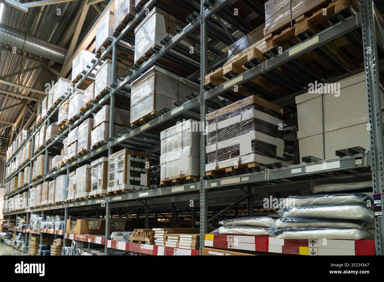 Self-service warehouse in a hardware store Stock Photo - Alamy