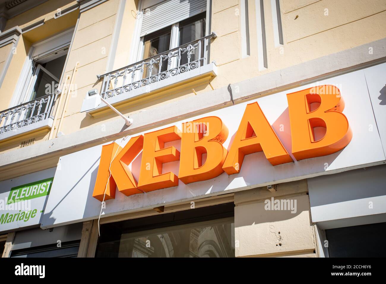a kebab fast food store Stock Photo - Alamy