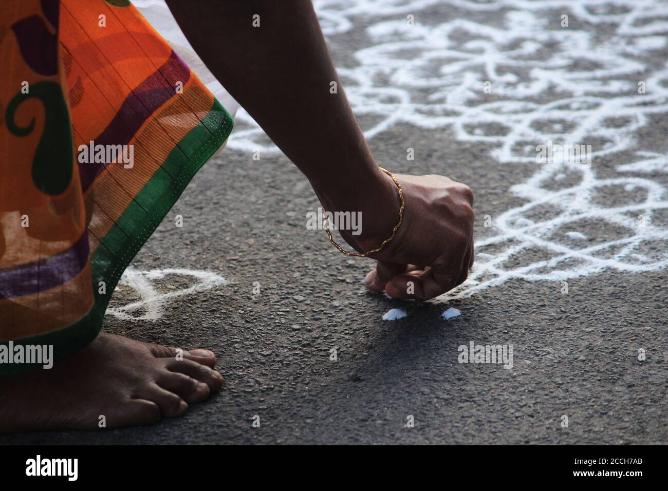 India woman rangoli pattern hi-res stock photography and images - Alamy