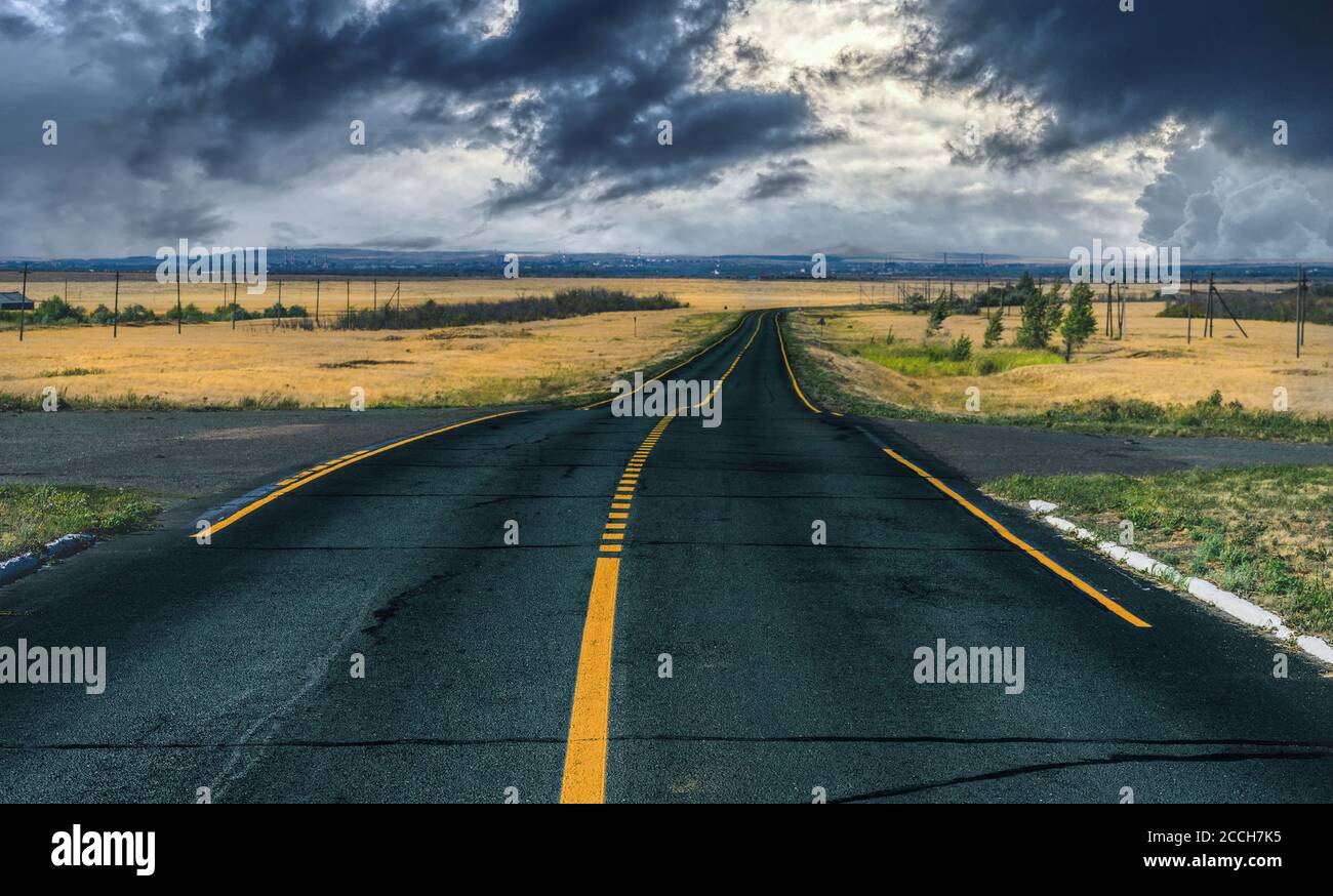 Straight lines on the road hi-res stock photography and images - Alamy