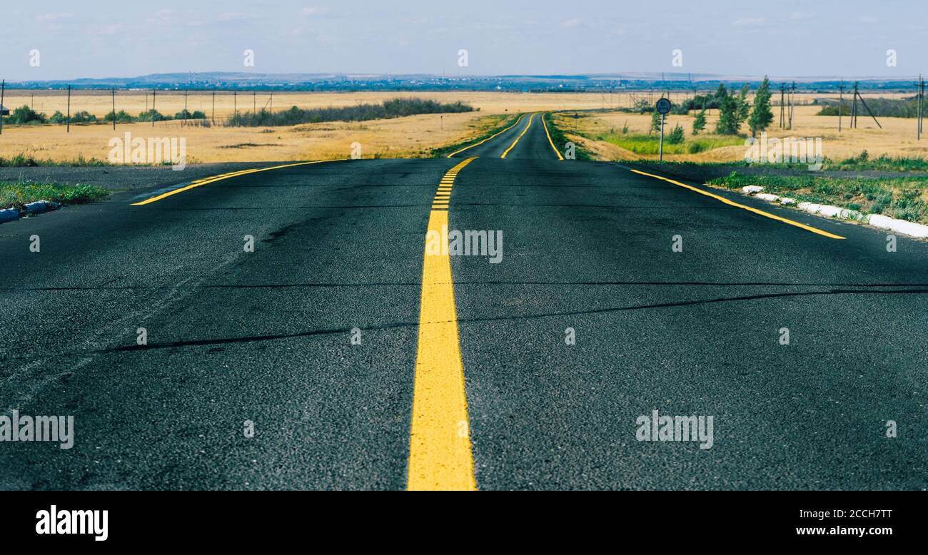 Straight lines on the road hi-res stock photography and images - Alamy
