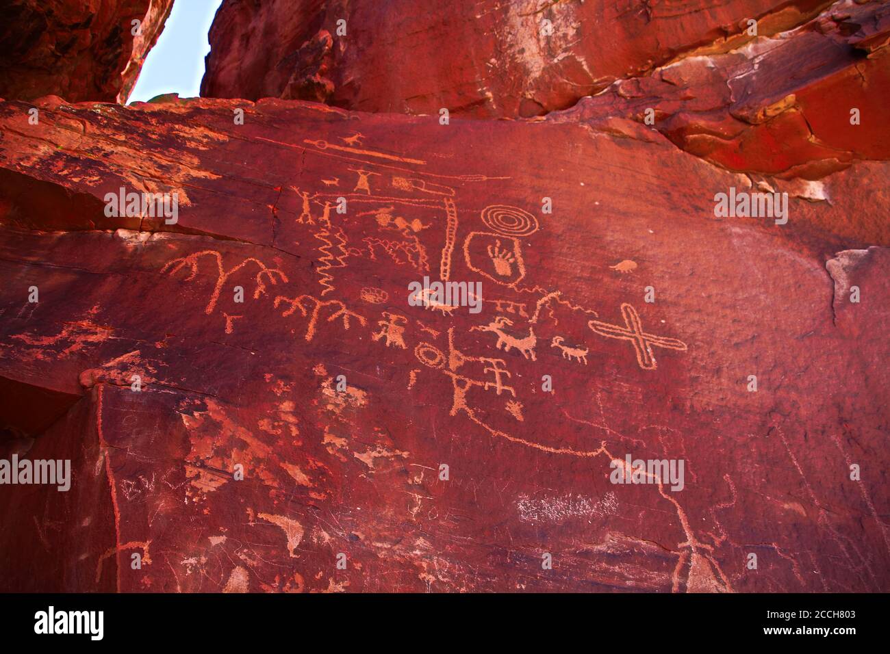Native american hieroglyphs hi-res stock photography and images - Alamy