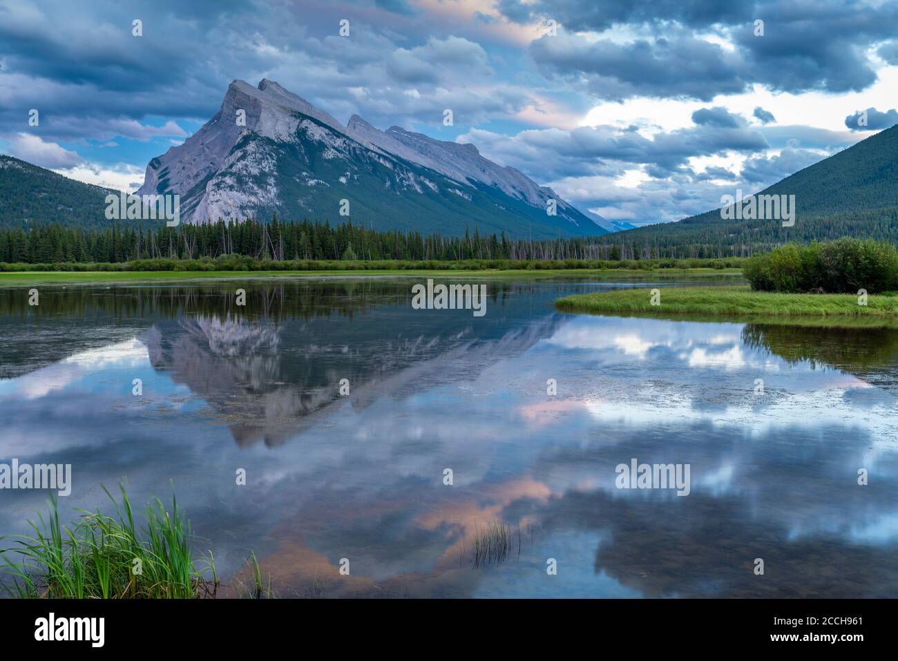 Mount Rundle and the Vermilion Lakes at sunset, Banff National Park ...