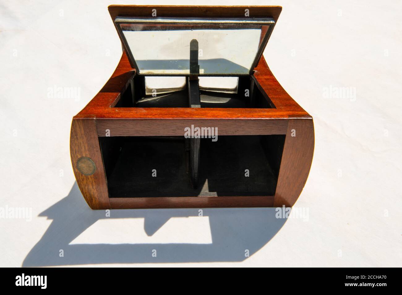 Mirror stereoscope hi-res stock photography and images - Alamy