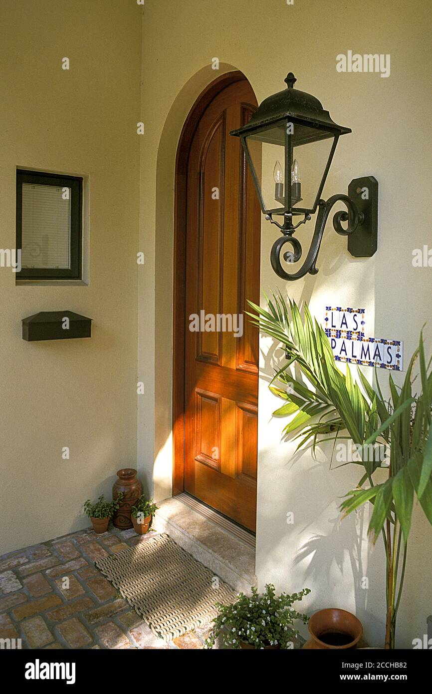 Stately home door hi-res stock photography and images - Alamy