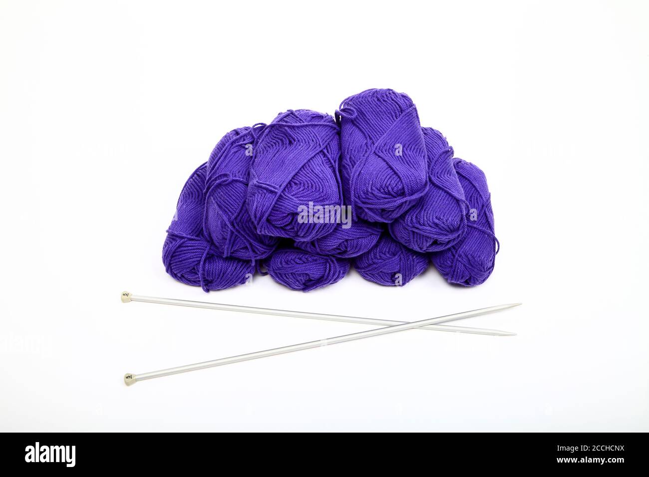 Purple knitting hi-res stock photography and images - Alamy
