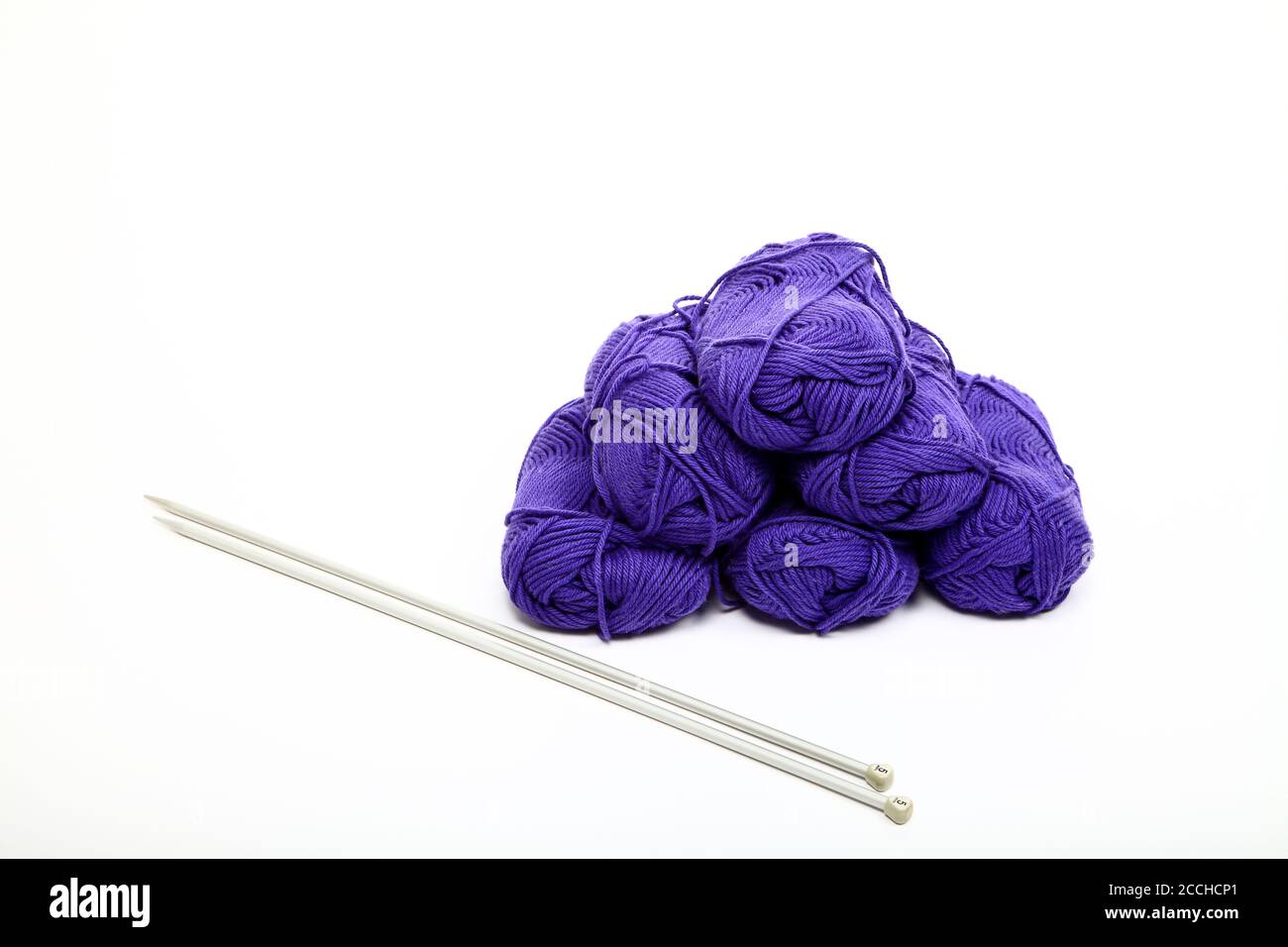 Purple knitting hi-res stock photography and images - Alamy