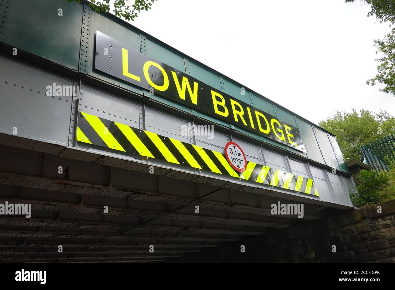 Bridge height restriction warning hi-res stock photography and images ...