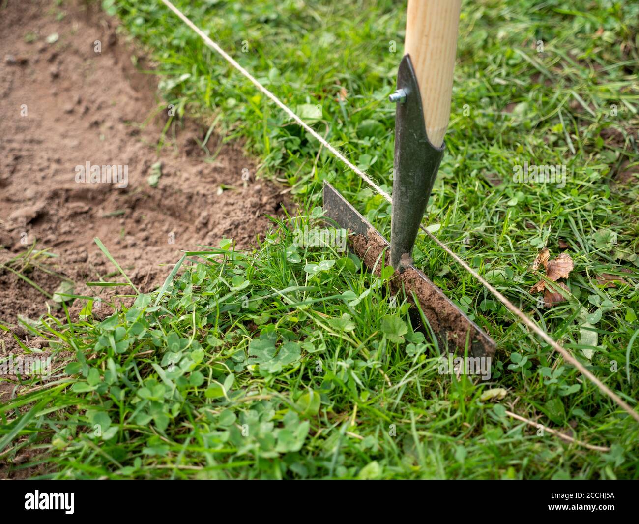 Edging garden hi-res stock photography and images - Alamy