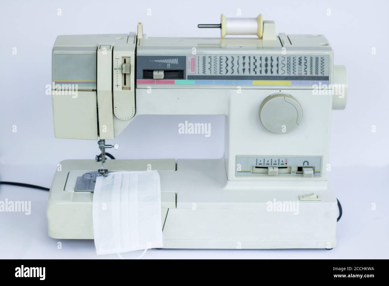 Face mask sewing machine hi-res stock photography and images - Alamy