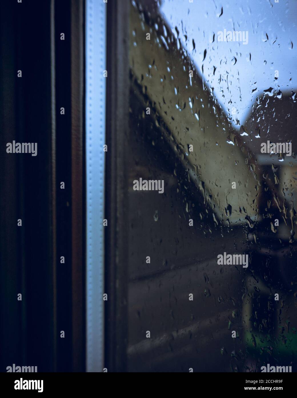 Water dripping window hi-res stock photography and images - Alamy