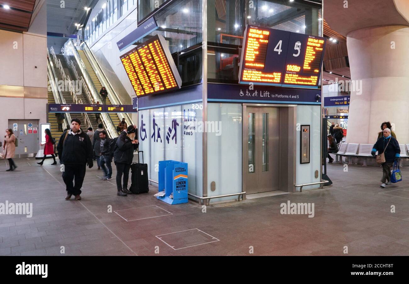 Busy lift hi-res stock photography and images - Alamy