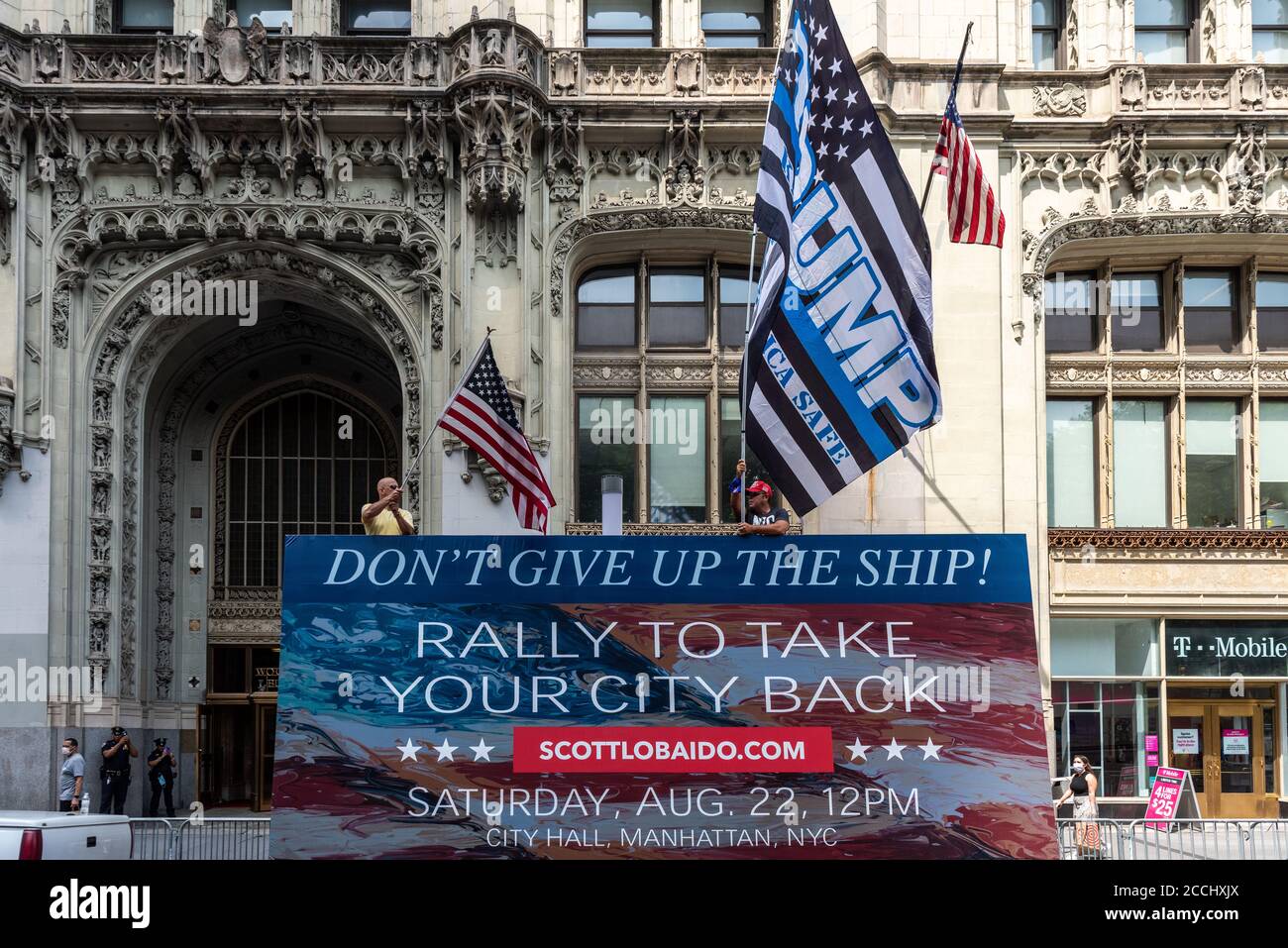 Trump flag truck hi-res stock photography and images - Alamy