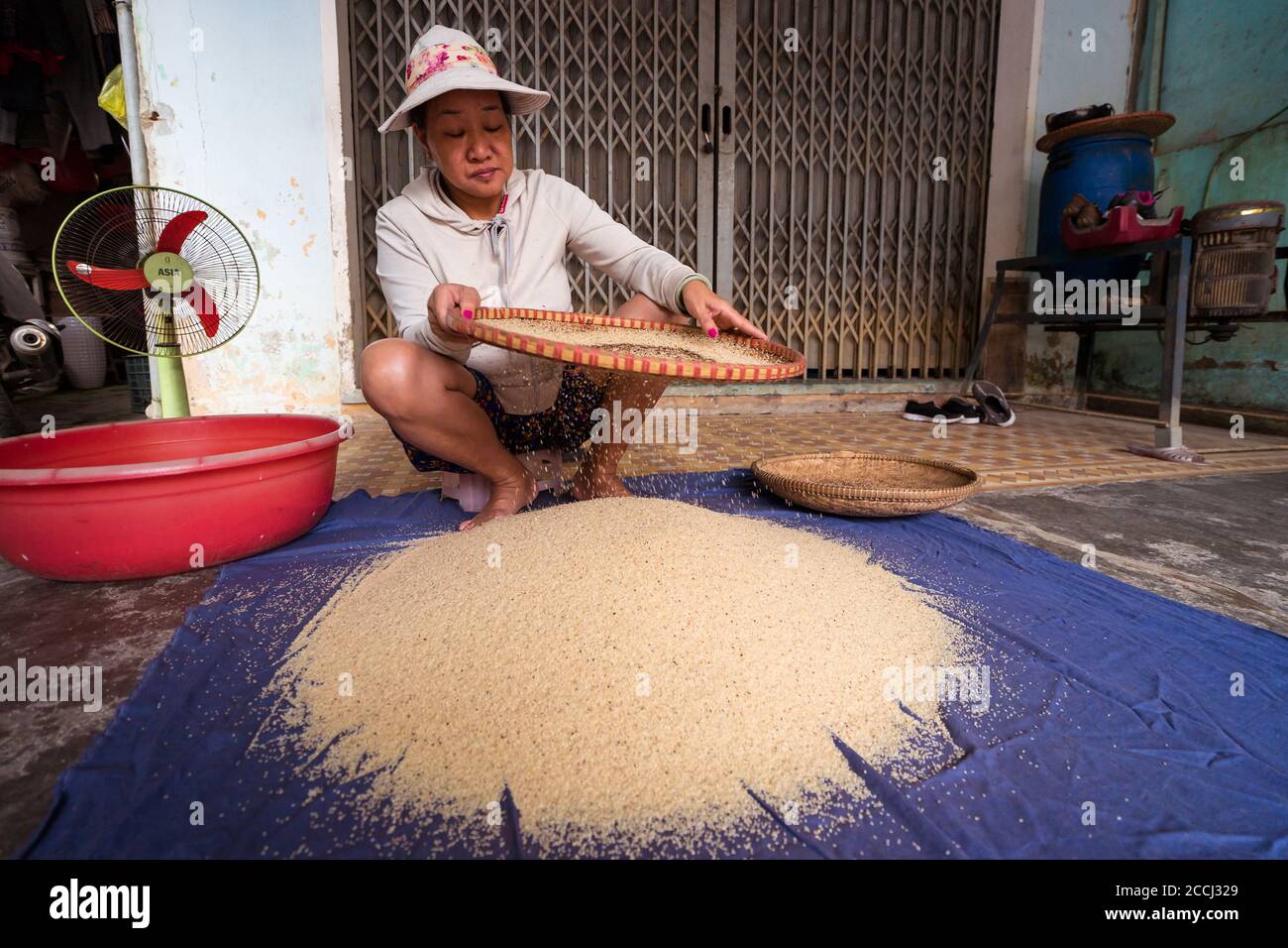 Hoi An / Vietnam - January 18, 2020: Vietnamese woman squatting sifting ...