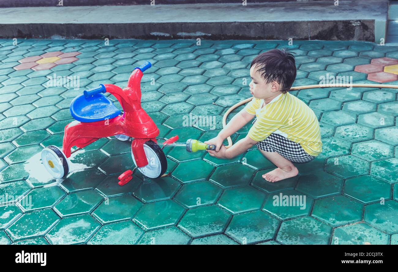 Kids washing bike hi-res stock photography and images - Alamy