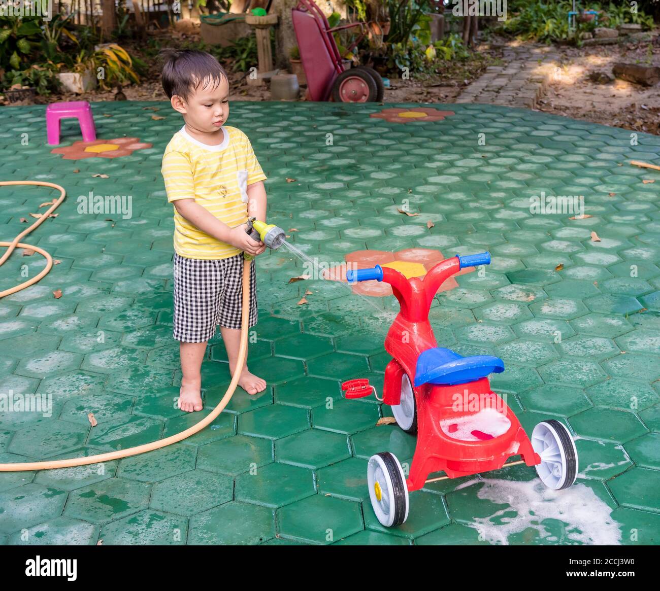 Kids washing bike hi-res stock photography and images - Alamy
