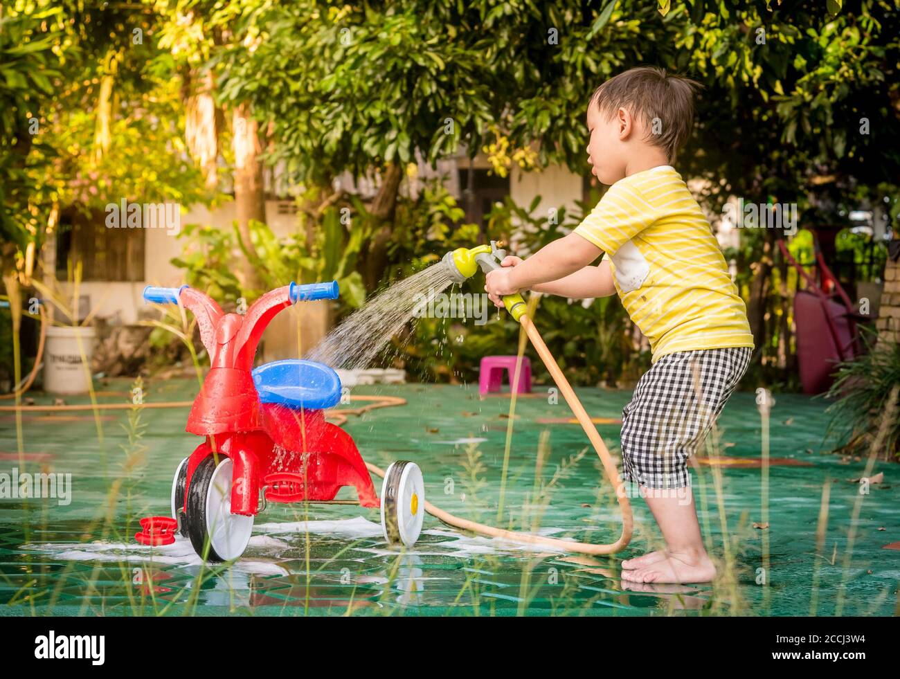 Kids washing bike hi-res stock photography and images - Alamy