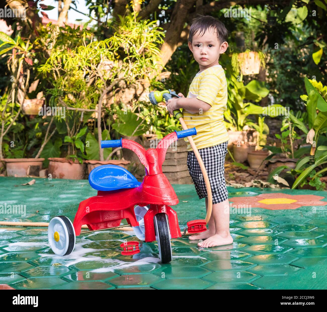 Kids washing bike hi-res stock photography and images - Alamy