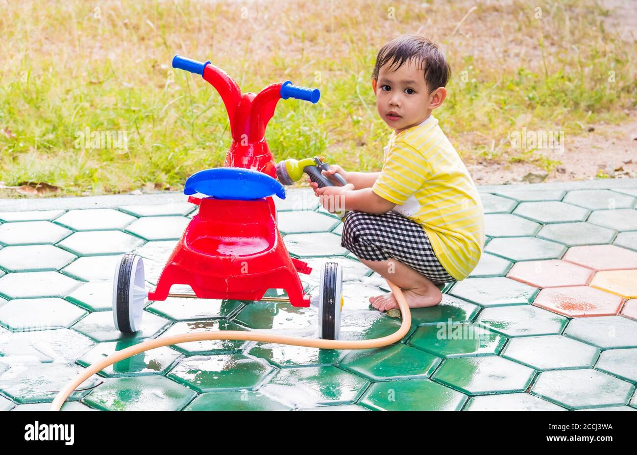 Kids washing bike hi-res stock photography and images - Alamy