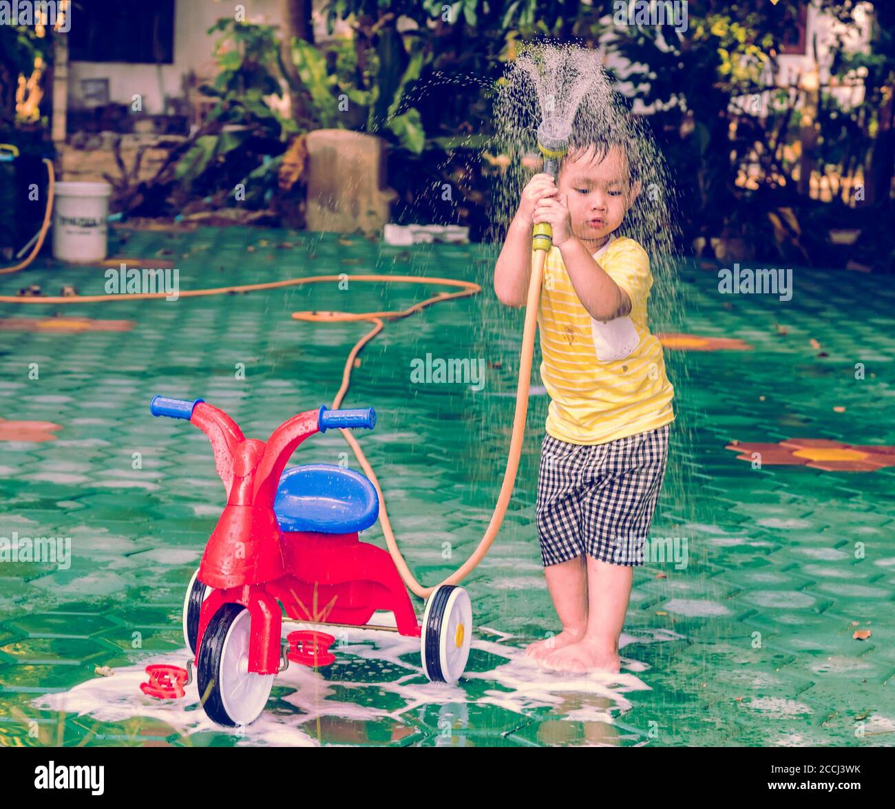 Kids washing bike hi-res stock photography and images - Alamy