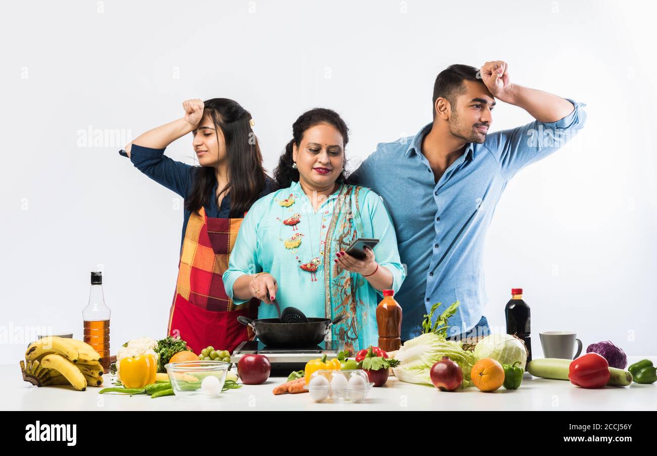 Indian mom and daughter cooking hi-res stock photography and images - Alamy