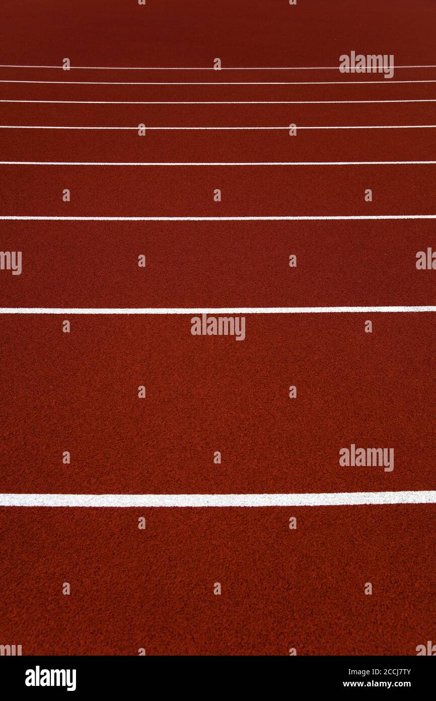 Red running tracks hi-res stock photography and images - Alamy