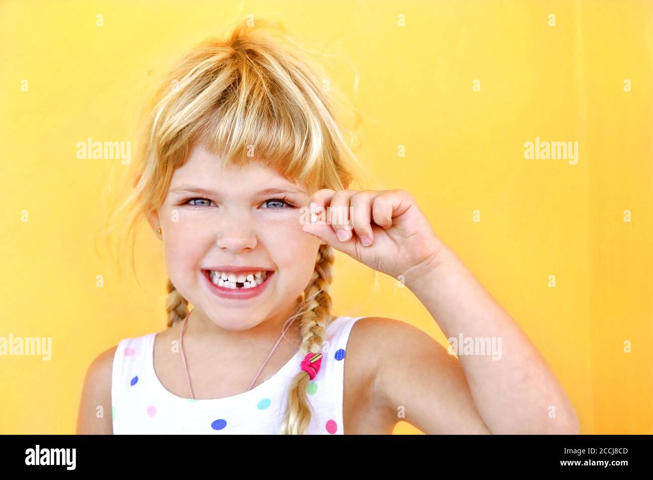 Smiling blonde girl missing tooth hi-res stock photography and images - Alamy
