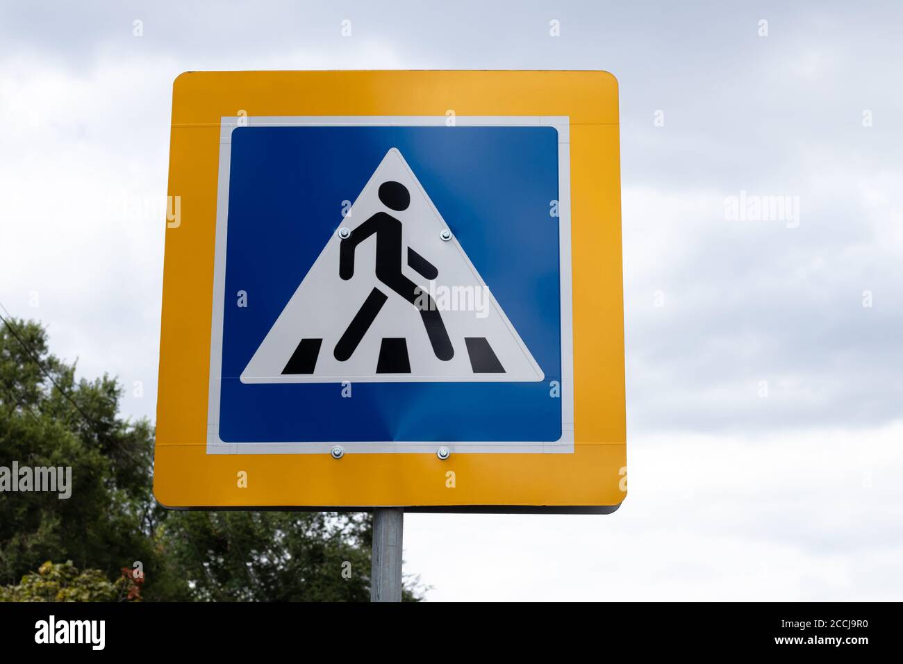 Crosswalk safety sign warning people hi-res stock photography and ...