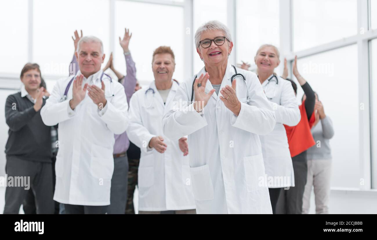 doctors and patients clap their hands. applaud and enjoy success Stock ...