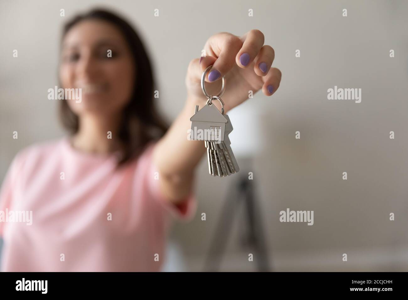 Happy woman show keys moving to new apartment Stock Photo - Alamy