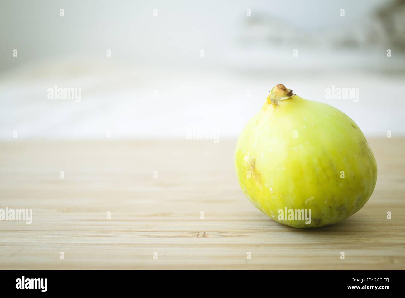 Green figs a fruit that has many beneficial properties for the body. No ...